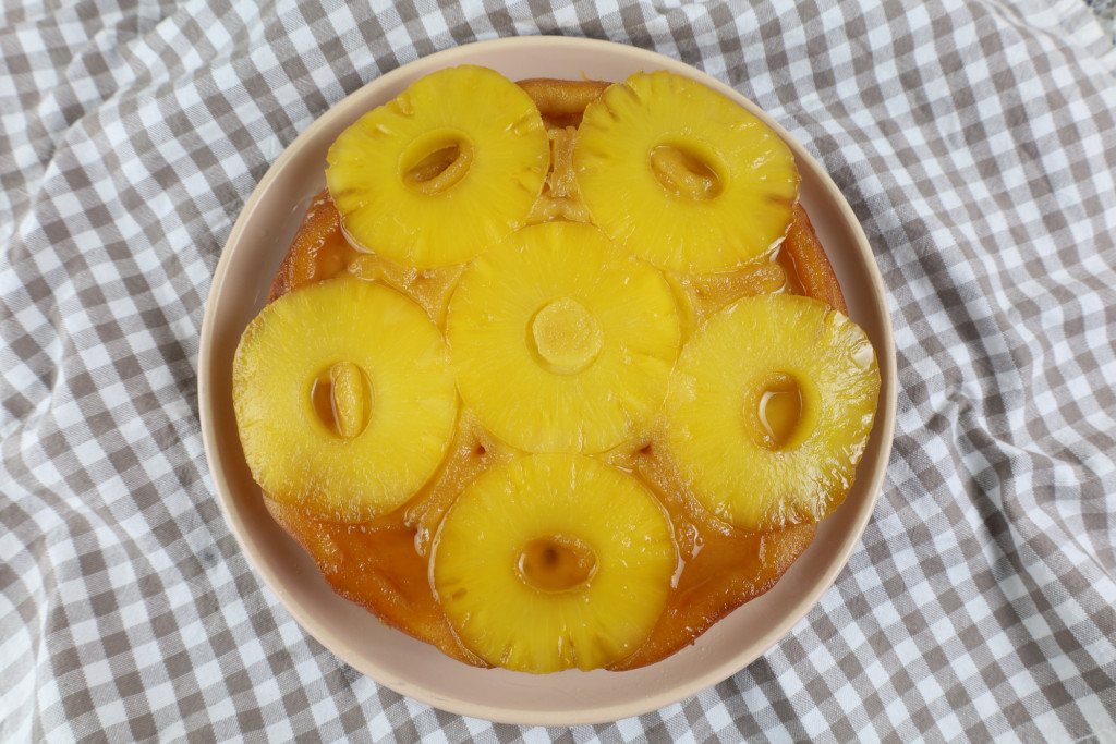 Gâteau à l'ananas caramélisé - Recette portugaise
