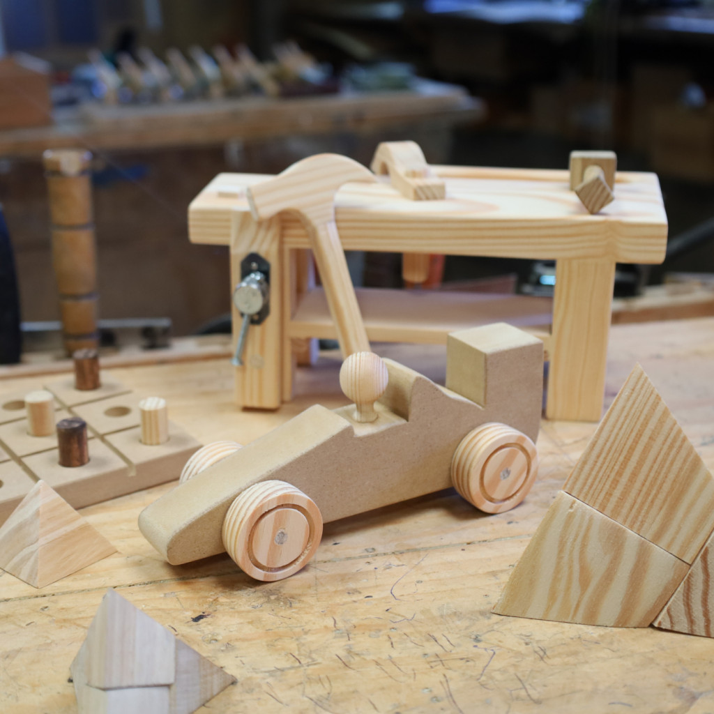 Handcrafted toys for children and adults made in Portugal