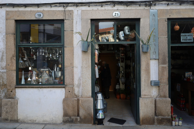 Latoaria artesanal portuguesa: objetos feitos à mão em Portugal